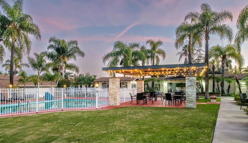 Fallbrook Country Inn: 2 star Hotel with a Minimum Price 119US ...